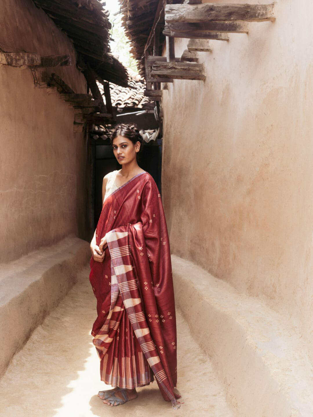 Handwoven Red Kosa with Off-white Temple Motifs in the Border – Kosala